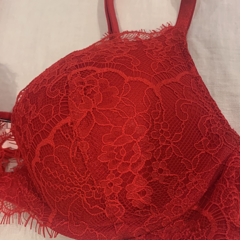 Victoria’s Secret Red Bra - Gem